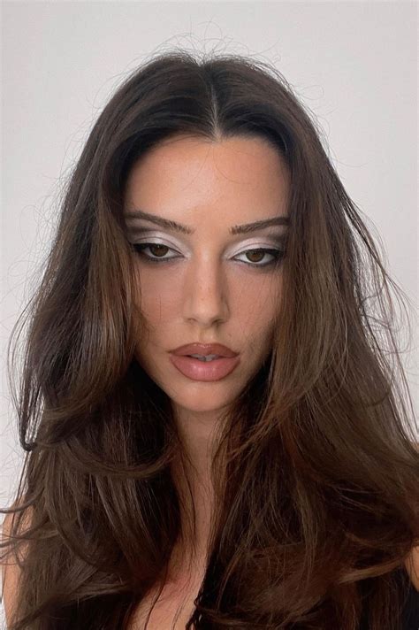 50 Chic And Versatile Medium Layered Haircut Ideas Medium Layers