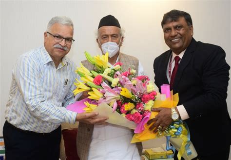 Rk Vishnoi Thdc Cmd Called On Governor Of Maharashtra Garhwal Post