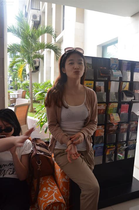 百度雲泄密系列美女新婚 年即出軌小王鬍子大哥高清 月 最新 XXXVips