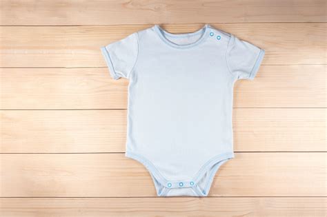 나무 배경에 고립 된 아기 소년을위한 블루 베이비 바디 수트 아기 점프 수트 0명에 대한 스톡 사진 및 기타 이미지 0명 공란 귀여운 Istock