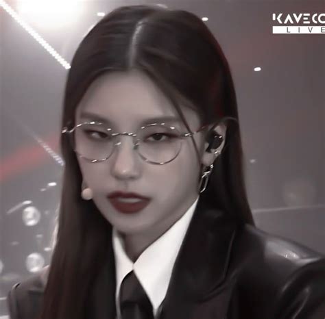 53 Itzy With Glasses Ideas Itzy Glasses Kpop Girls