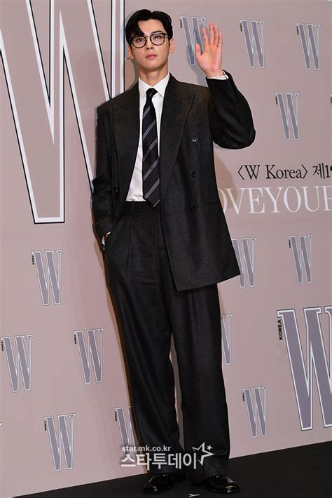 포토 차은우 레트로 정장 완벽 장착