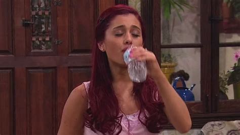 Ariana Drooling Scrolller