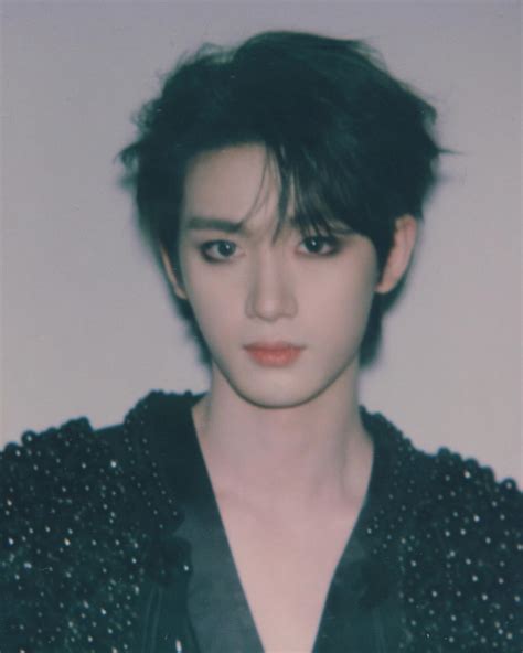 时代少年团 丁程鑫 大家好，我是丁程鑫。 在充满着各种情绪的时光里，我们时代少年团五周年了！从线上到线下，大家陪伴着我们，这对我来说