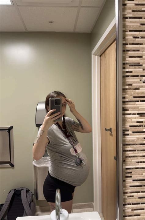 This Is My Go To Outfit At This Point R Clothedpreggo