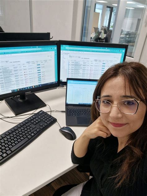 L Mobile Stay Positive Zouhour Bahroun