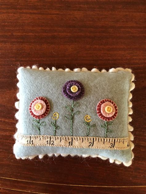 Pin By Deon Wilson On Wool Patterns And Ideas Felt Pincushions Felt