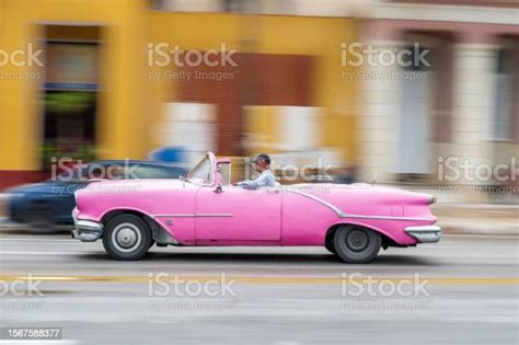 쿠바 하바나의 낡은 차 이동 일반적으로 현지인과 관광객을 위한 택시로 사용되는 복고풍 차량 오렌지 색상 거리에 대한 스톡 사진 및 기타 이미지 Istock