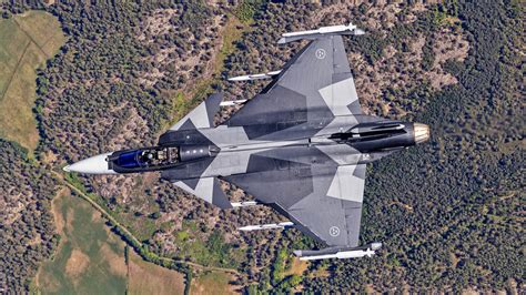 Heres Why Saabs Gripen E Fighters Wing Suddenly Grew In Size