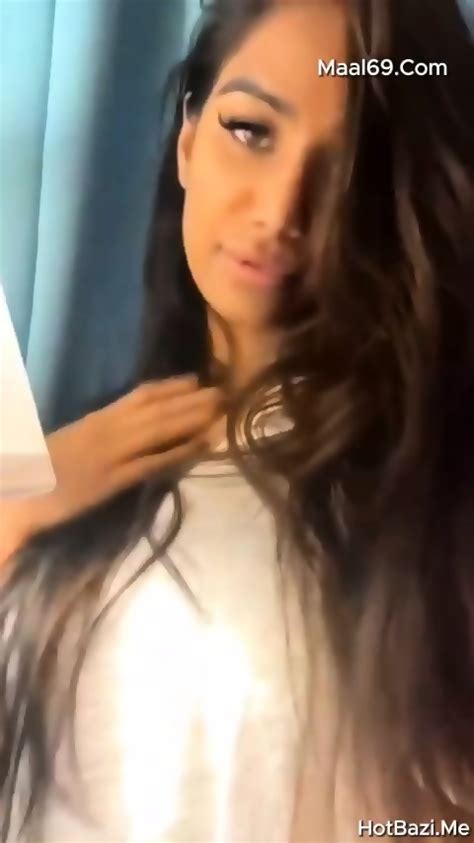 Ponam Pandey Show Your Big Boobs