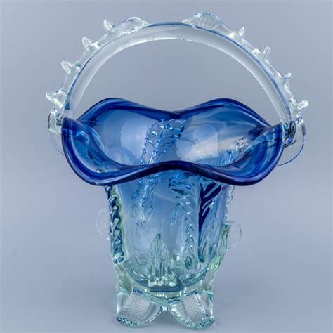 Ваза конфетница Корзинка на ножках с ручкой цветное синее гутное