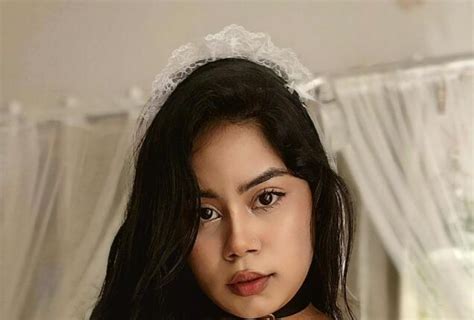 Choosing Up Amesha G Official Photos