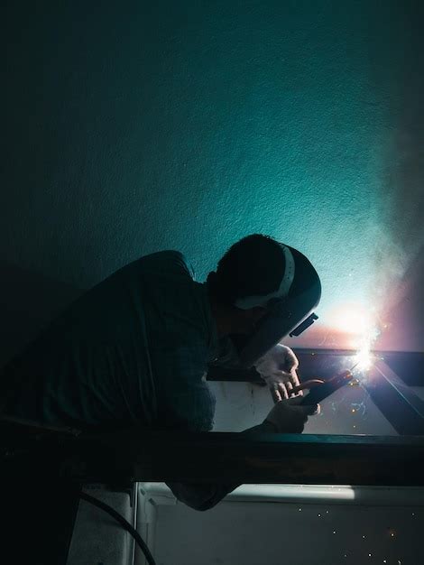 Premium Photo Side View Of Man Looking At Camera Against Sky