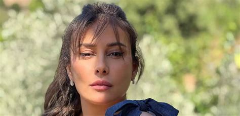 بعد غيابها عدة أشهر ممثلة سورية تفاجئ أولادها بعودتها لبلدها وهكذا
