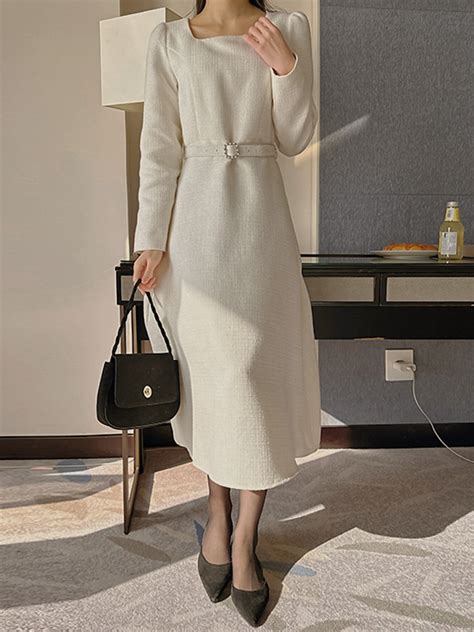 리리앤코 모아뜨엘 트위드 스퀘어넥 큐빅 벨트 롱 원피스 겨울 신상 데이트룩 A라인 플레어 여성스러운 페미닌룩 격식룩 하객룩 고급스러운 겨울원피스 트위드원피스 데이트룩