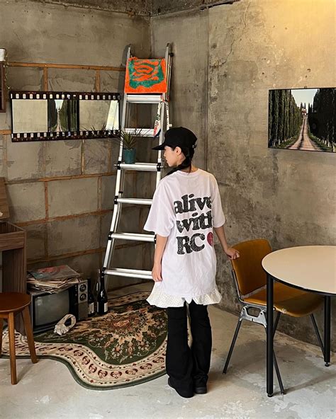 민아 서른 광고 오늘은~ 오늘은~ 너어무 귀여운 Wackywilly Kr 의 가방을 소개시켜 드리려고 해요오🎒 요즘 가방 꾸미기는 정말 선택이 아닌 필수인 거