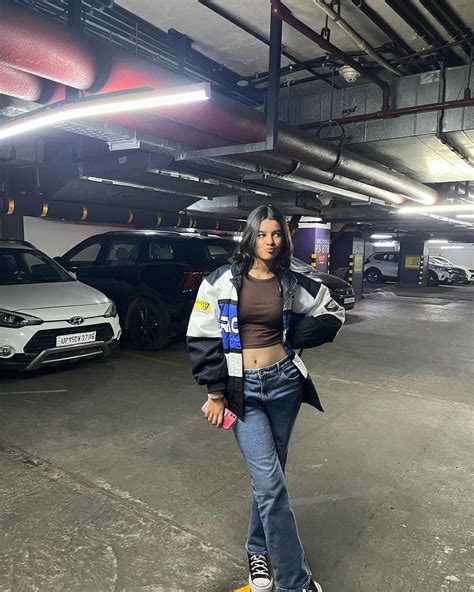 Ananya Bishnoi Sexy Navel Tell Me You Sex Fantasy With Her R