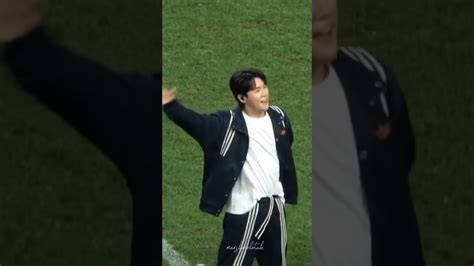 영탁 ‘폼미쳤다 첫무대 쿠팡플레이시리즈전 축하공연 영탁 폼미쳤다 Youtube