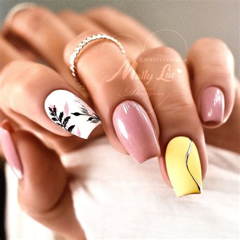 Оригинален маникюр за къси средни и дълги нокти За Жената