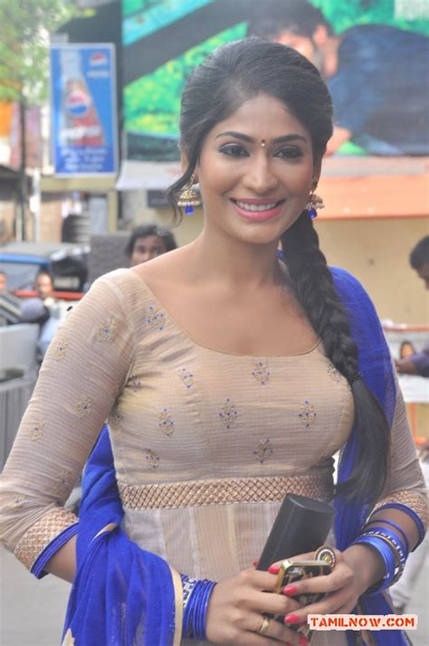 Vijayalakshmi Agathiyan Quente Vijayalakshmi Ahathian Imdb