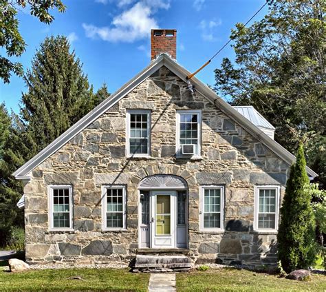 Snecked Ashlar Buildings Of New England