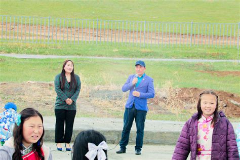 ОЛОН УЛСЫН ХҮҮХДИЙН ЭРХИЙГ ХАМГААЛАХ ӨДӨР ийг өргөн хүрээнд тэмдэглэн