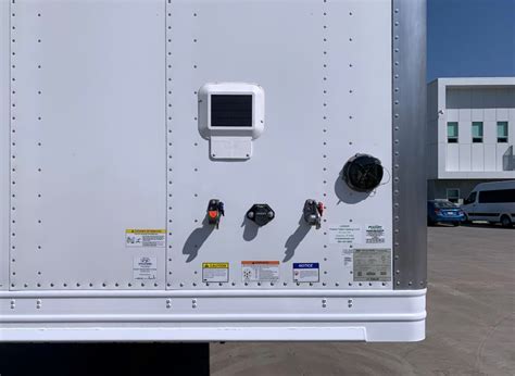 Dry Van Trailers With Liftgates For Commercial Fleets