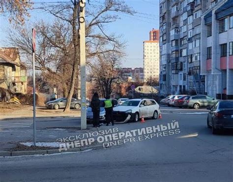 У середмісті Дніпра сталася аварія з двома легковиками Новини Дніпра ДніпроТВ