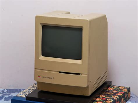 Apple Macintosh Classic Ii Right Side By Eric2b01 On Deviantart