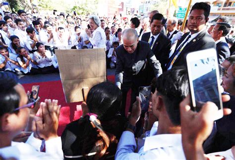 ព្រះករុណា ព្រះមហាក្សត្រ និងព្រះមហាក្សត្រី យាងចូលរួមព្រះរាជពិធីសង្ឃទានឧទ្ទិសកុសលជូនវិញ្ញាណក្ខន្ធ