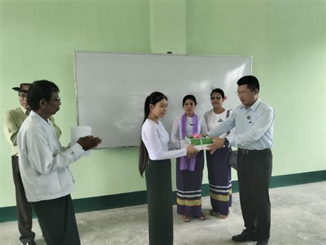 ဧရာဝတီတိုင်းဒေသကြီး အစိုးရအဖွဲ့ ဝန်ကြီးချုပ် ဦးတင်မောင်ဝင်းနှင့်အဖ