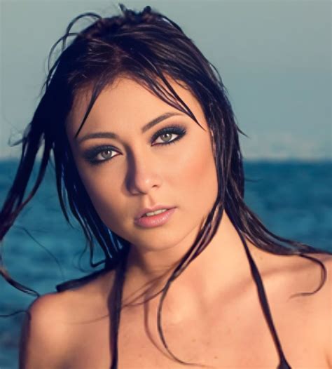 Zoe Voss Actress Age Wiki Net Worth Photos Family Biography And More