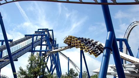 Инцидент с увеселително влакче 8 души стояха с главата надолу в продължение на часове Новини бг