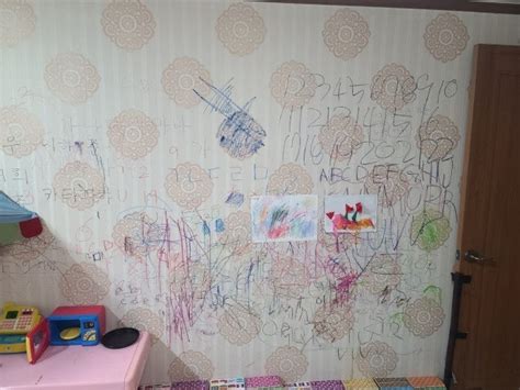 무늬있는 실크벽지 위에 페인트 칠을 할려고 하는데 가능한가여 지식in