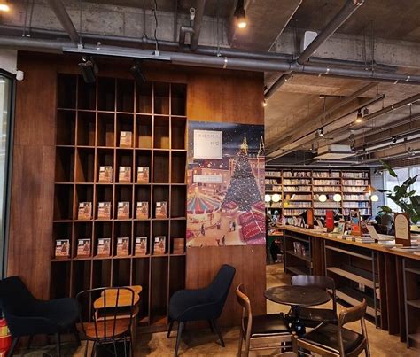 [망원 합정] 책 읽기 좋은 북카페 브라운핸즈 창비 카페 창비