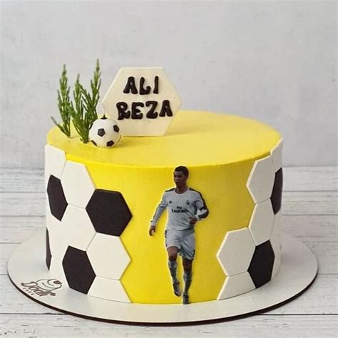 خرید و قیمت کیک خانگی خامه ای باتم فوتبالی پسرانه از غرفه کیک و شیرینی