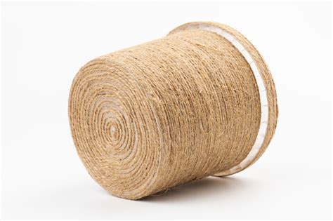 Diy 및 선물 포장을위한 갈색 황마 트와인의 클로즈업 흰색 배경에 격리 제로 폐기물 또는 지속 가능한 라이프 스타일의 개념 0명에 대한 스톡 사진 및 기타 이미지 Istock