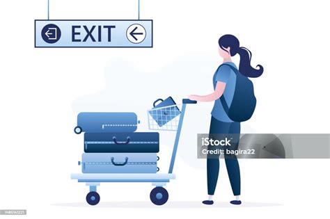 수하물 트롤리를 들고 있는 관광객 여행 가방을 든 승객 여성과 공항 트롤리 공항 카트에 다양한 수하물 비행 후 짐을 가진 여성