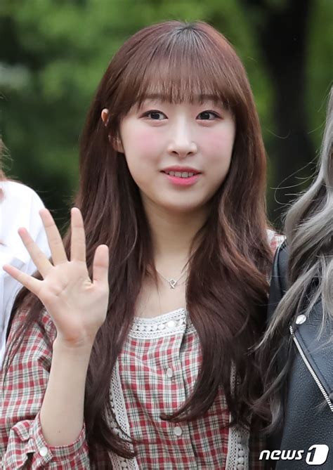 우주소녀 수빈 달콤한 손인사 뉴스1