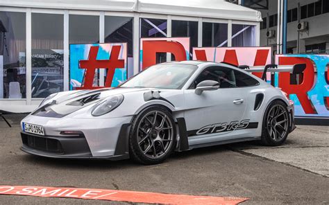 Porsches Ultimate Track Weapon Is Back All New 911 Gt3 Rs Makes