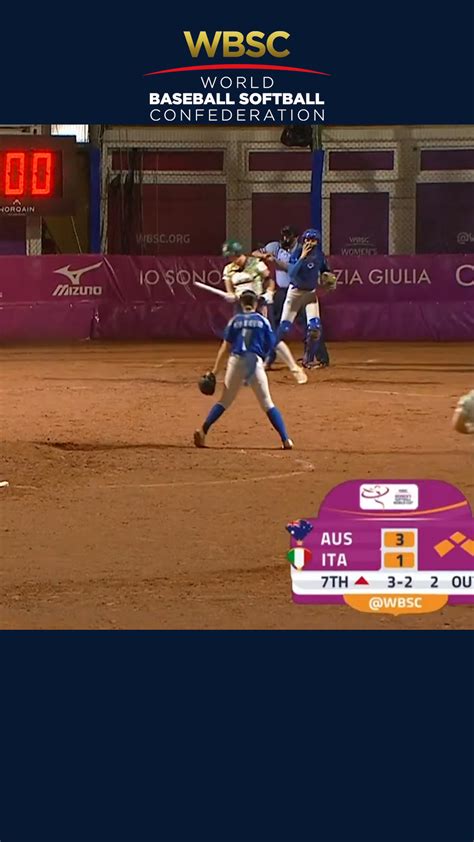 삼진 잡고 포효하는 이탈리아 여자 소프트볼 대표팀 Wbsc 세계야구소프트볼연맹 여자소프트볼월드컵 오늘의 숏 Beta