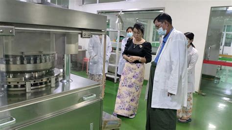 တိုင်းရင်းဆေးပညာဦးစီးဌာန ညွှန်ကြားရေးမှူးချုပ် ဒေါက်တာစုစုဒွေးသည် ရန်ကုန်မြို့ရှိ ခုတင် ၁၀၀