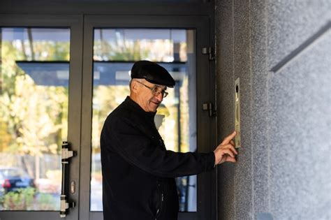 Premium Photo Man Calling By The Intercom From An Apartment Building
