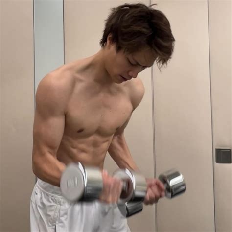 画像441 鈴木伸之、 無加工”の筋肉美披露「眼福」「惚れ直した」と反響 モデルプレス