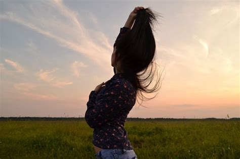 Фото Девушки На Аву Со Спины Брюнетки — Картинки фотографии