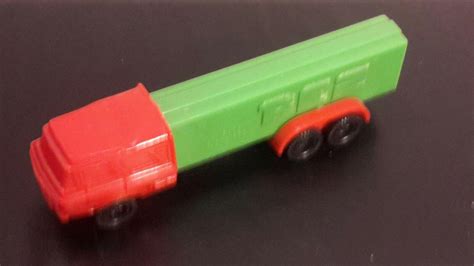 Pez No Feet Semi Truck Trailer With Rolling Wheels And Sleeper Cab