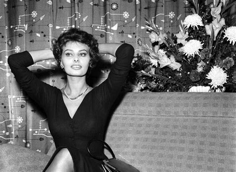 Auguri Sophia Loren I 91 Anni Dellultima Diva Della Stagione Doro Del Cinema Cn24tv
