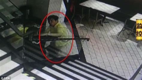 Pizza Hut Job Applicant Pulls Knife Of Staff Members After Being Told