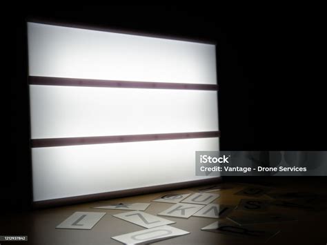 Template Kosong Kotak Lampu Led Dengan Ruang Untuk Pesan Foto Stok Unduh Gambar Sekarang Istock