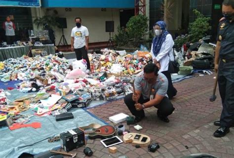 Bea Cukai Yogyakarta Hancurkan Sex Toys Ilegal Hp Hingga Sajam